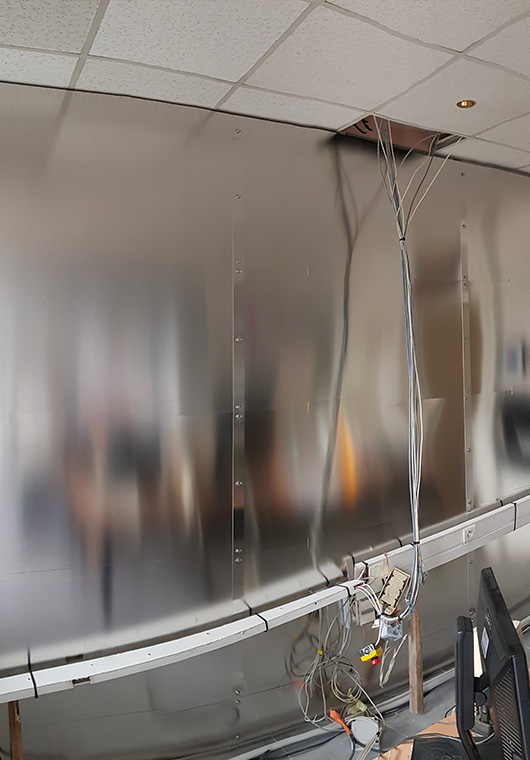 Magnetische Abschirmung von abgeschirmten Räumen oder Kabinen